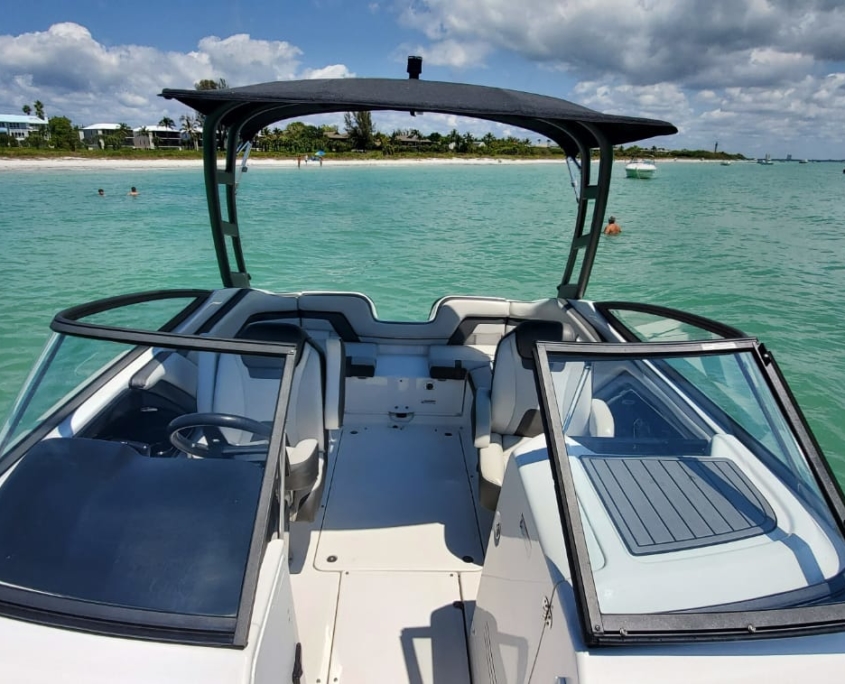25 FT. BOWRIDER YAMAHA JETBOAT SPORT - Cape Coral Boat Rentals