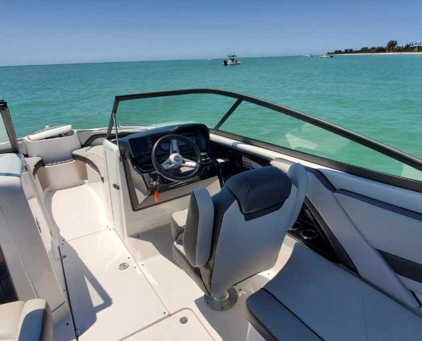 25 FT. BOWRIDER YAMAHA JETBOAT SPORT - Cape Coral Boat Rentals
