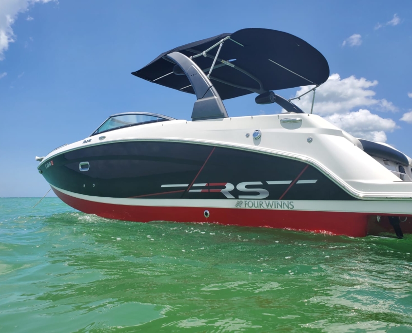 28 FT. BOWRIDER FOUR WINNS OUTBOARD - Cape Coral Boat Rentals